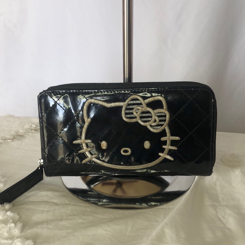 Hello Kitty Black Patent Leather Wallet. Holds Up To … - Gem